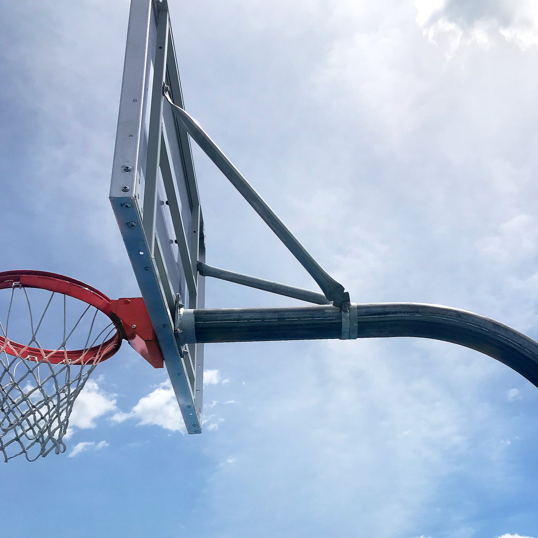 Gooseneck Basketball Poles・Gooseneck Poles For Sale | Keeper Goals